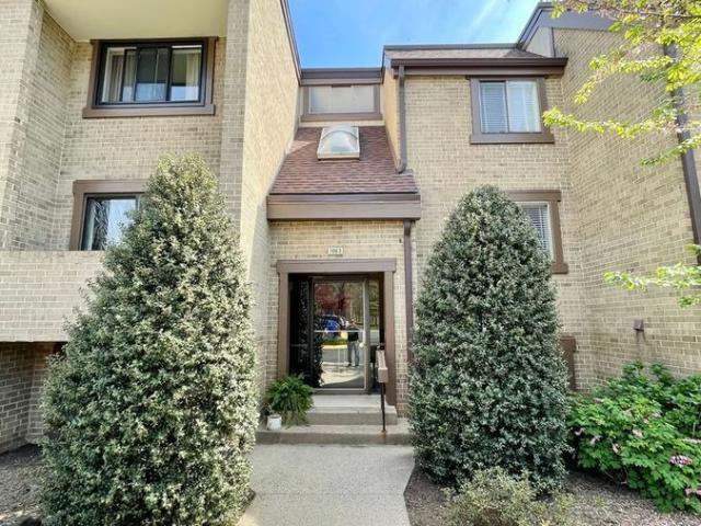 2 BR, 2 BA Apartment 1663 Parkcrest Circle, Reston, VA 20190