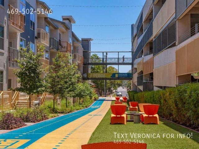 2 BR, 2 BA Apartment 1700 East 4th Street, Austin, TX 78702