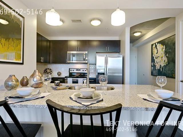 2 BR, 2 BA Apartment 1701 Payne St, Dallas, TX 75201