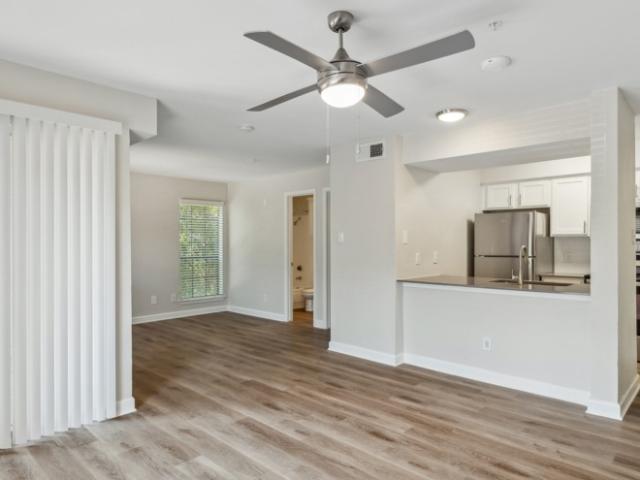 2 BR, 2 BA Apartment 1705 Northeast Green Oaks Boulevard Unit 0711, Arlington, TX 76006