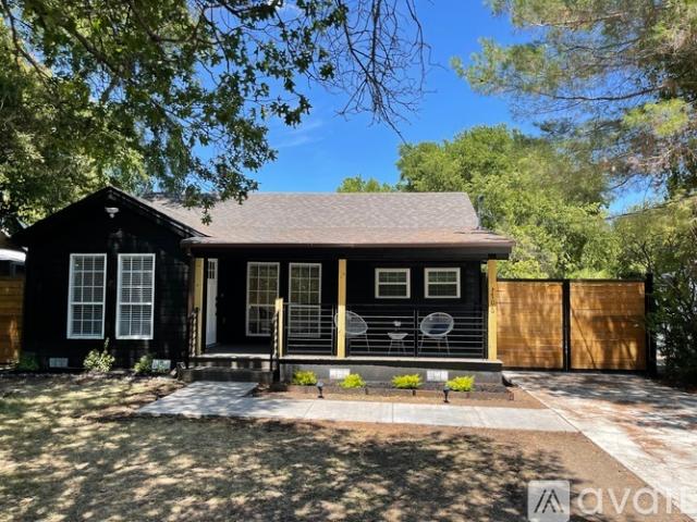 2 BR, 2 BA Apartment 1706 Lakeland Drive, Dallas, TX 75218