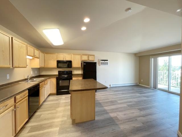 2 BR, 2 BA Apartment 1710 13th Street Southeast Unit 102, Minot, ND 58701