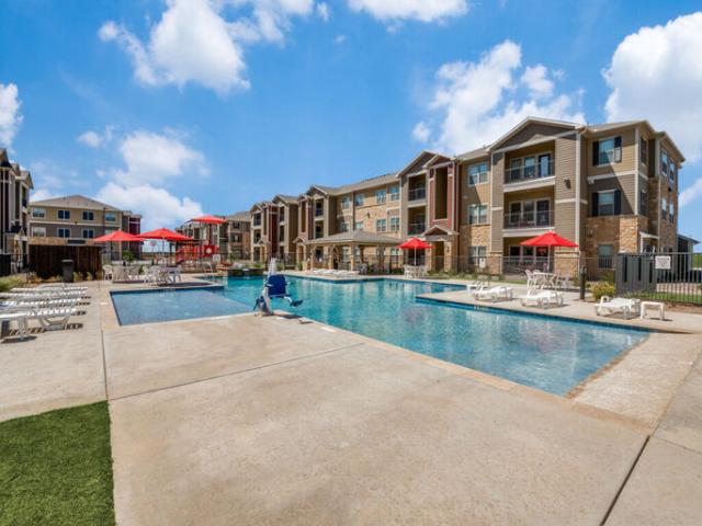 2 BR, 2 BA Apartment 1711 West Francis Avenue Unit 2102, Midland, TX 79701