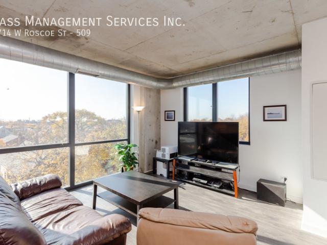 2 BR, 2 BA Apartment 1714 W Roscoe St, Chicago, IL 60657