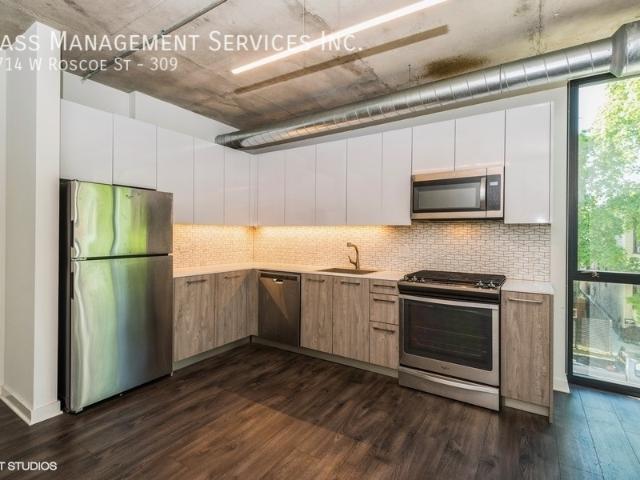 2 BR, 2 BA Apartment 1714 W Roscoe St, Chicago, IL 60657