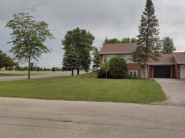2 BR, 2 BA Apartment 1718 Widman Ln E, Crookston, MN 56716