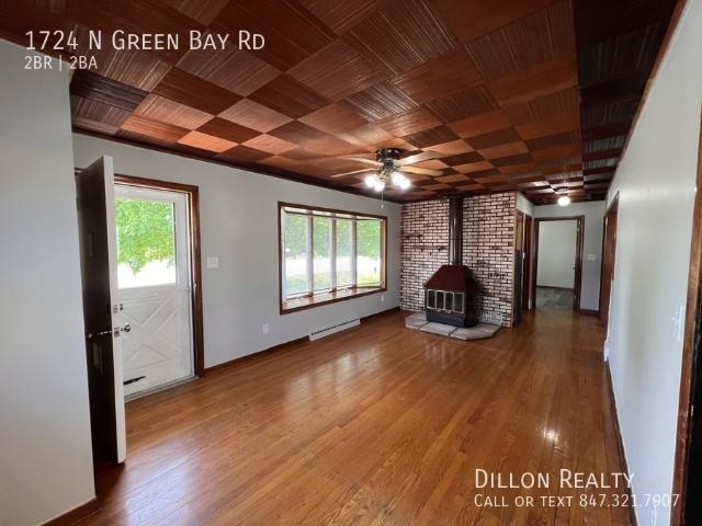 2 BR, 2 BA Apartment 1724 N Green Bay Rd, North Chicago, IL 60064