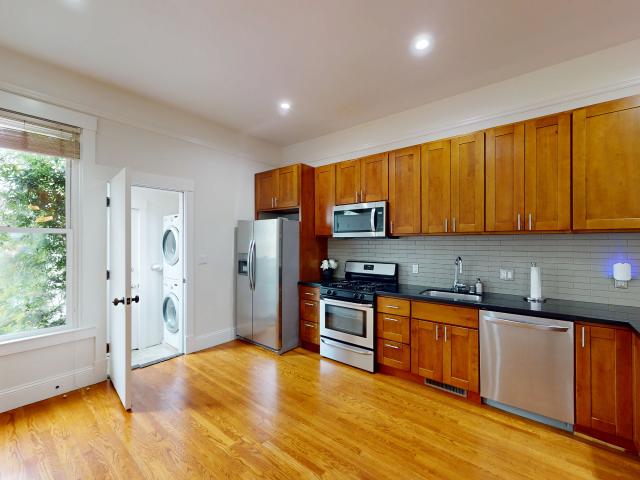 2 BR, 2 BA Apartment 1728 Waller St, San Francisco, CA 94117