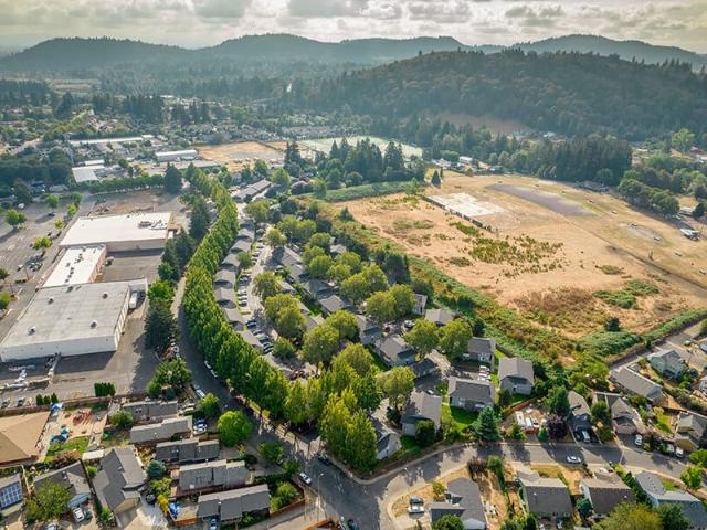 2 BR, 2 BA Apartment 17310 Southeast Naegeli Drive Unit 16942 1, Portland, OR 97236