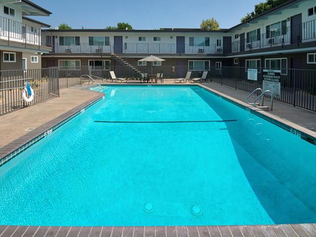 2 BR, 2 BA Apartment 1731 Rogers Pl Unit 07, Burbank, CA 91504