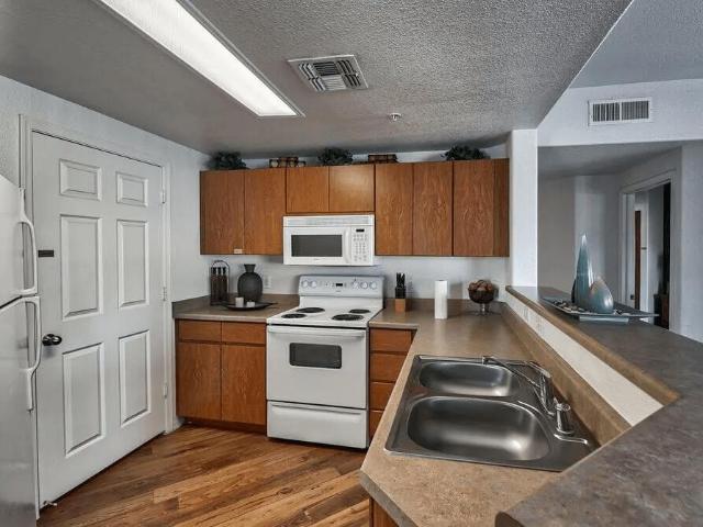 2 BR, 2 BA Apartment 1737 North Central Avenue Unit 1075, Goodyear, AZ 85338