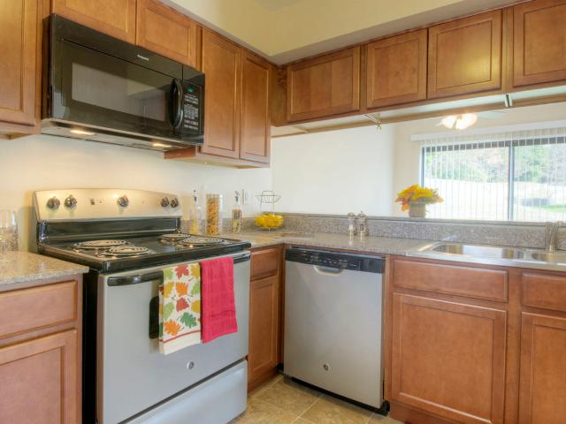 2 BR, 2 BA Apartment 17400 Cedar Lake Circle Unit 17491, Northville, MI 48168