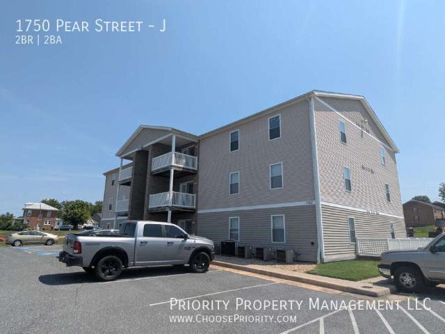 2 BR, 2 BA Apartment 1750 Pear Street, Harrisonburg, VA 22801