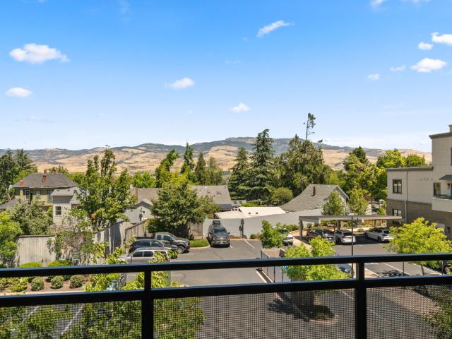 2 BR, 2 BA Apartment 175 Lithia Way, Ashland, OR 97520