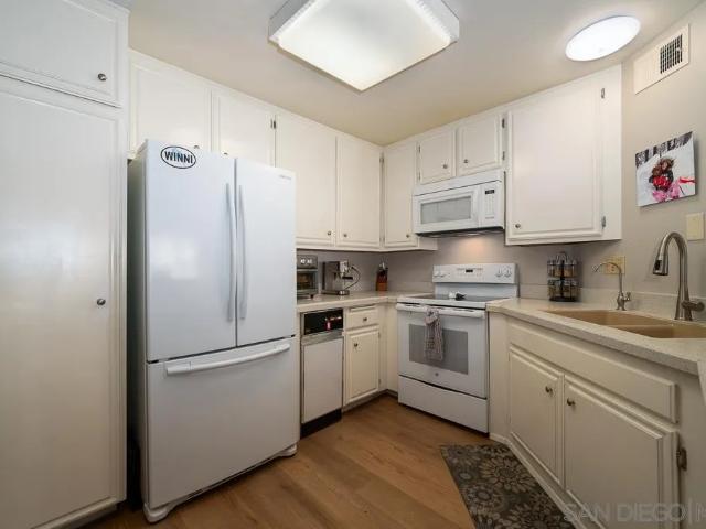 2 BR, 2 BA Apartment 17617 Pomerado Road, San Diego, CA 92128