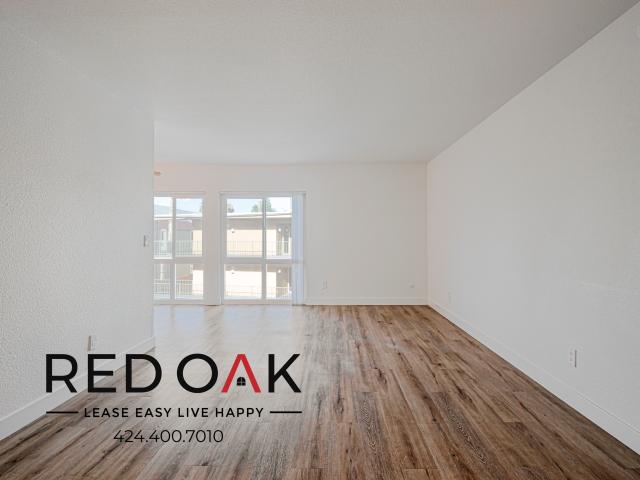 2 BR, 2 BA Apartment 17830 Sherman Way, Reseda, CA 91335