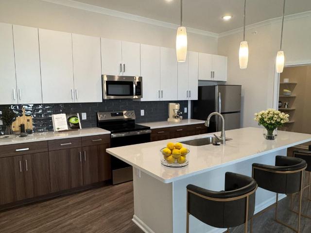 2 BR, 2 BA Apartment 18000 West 97th Street Unit 3200, Lenexa, KS 66219