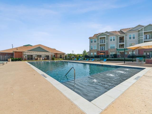 2 BR, 2 BA Apartment 1803 West Ennis Avenue Unit 5205, Ennis, TX 75119