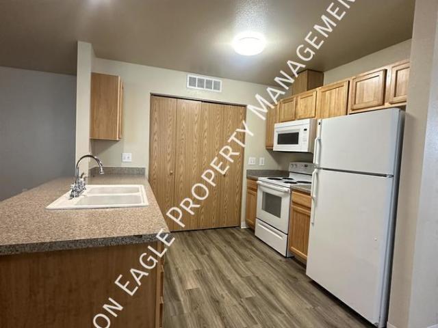 2 BR, 2 BA Apartment 1805 E Overland Rd 16, Meridian, ID 83642