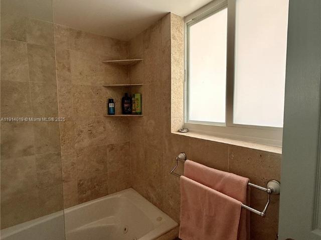 2 BR, 2 BA Apartment 180 Isle Of Venice Drive, Fort Lauderdale, FL 33301