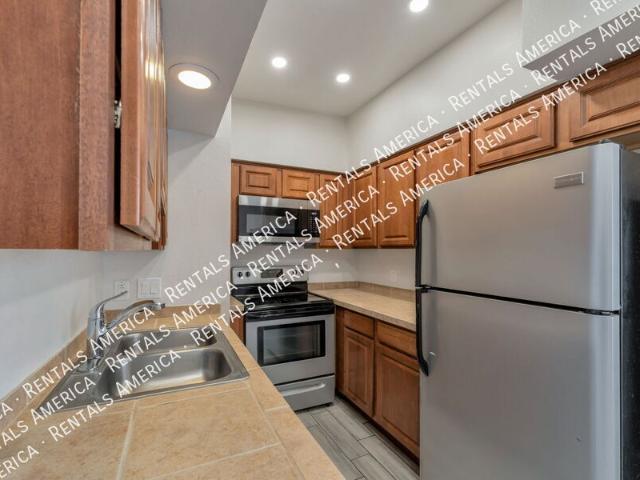 2 BR, 2 BA Apartment 1810 E Blacklidge Dr, Tucson, AZ 85719