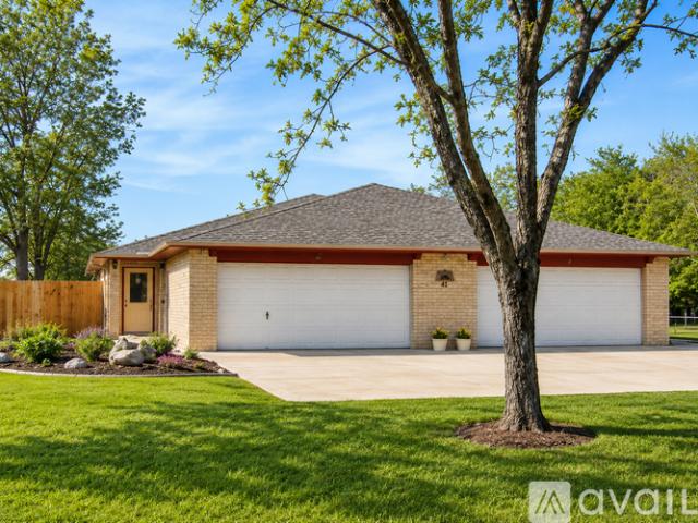 2 BR, 2 BA Apartment 1821 Post Rd, Unit 2D, New Braunfels, TX 78130