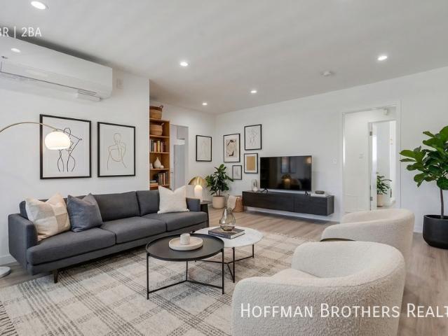 2 BR, 1 BA Apartment 1827 N Van Ness Ave, Los Angeles, CA 90028