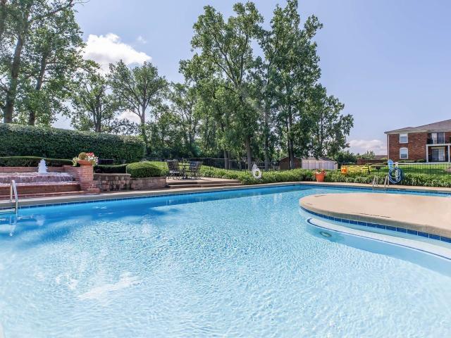 2 BR, 2 BA Apartment 18335 W 13 Mile Rd Unit 06 5331, Southfield, MI 48076