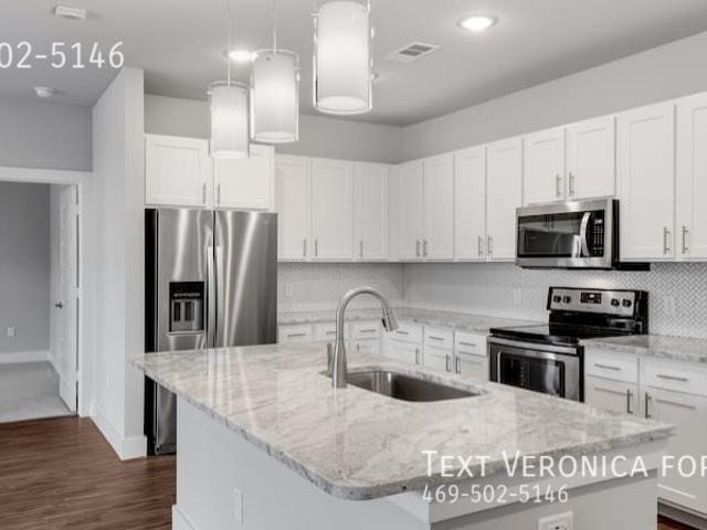 2 BR, 2 BA Apartment 1835 Parker Rd, Carrollton, TX 75010