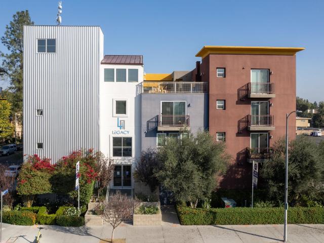 2 BR, 2 BA Apartment 18452 Halsted St Unit 303, Northridge, CA 91325