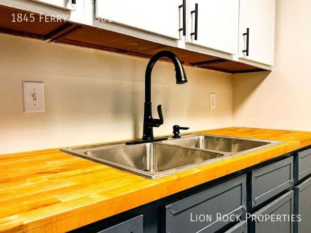 2 BR, 2 BA Apartment 1845 Ferry St, Anoka, MN 55303