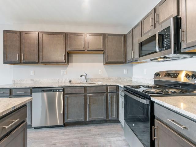 2 BR, 2 BA Apartment 1850 W. Pine St Baraboo, WI 53913