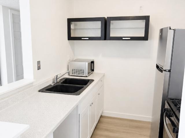 2 BR, 2 BA Apartment 18620 Hatteras Street, Tarzana, CA 91356