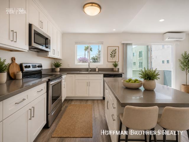 2 BR, 2 BA Apartment 1865 Camden Ave, Los Angeles, CA 90025