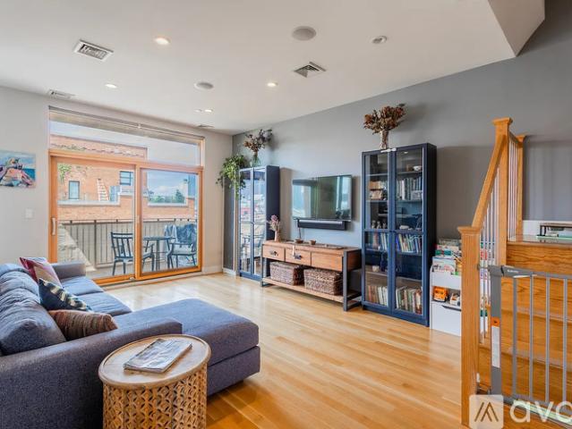 2 BR, 2 BA Apartment 186 India Street, Unit 7, Brooklyn, NY 11222