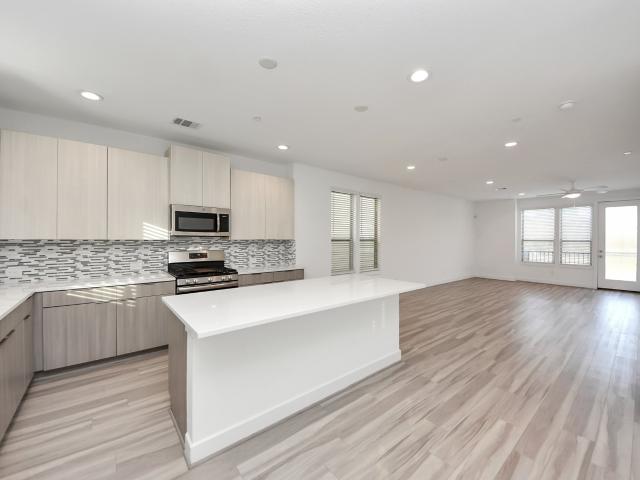 2 BR, 2 BA Apartment 18716 Centro Main Street, Conroe, TX 77385