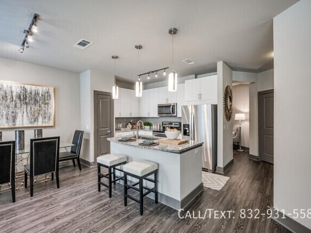 2 BR, 2 BA Apartment 1898 Center St, Houston, TX 77007
