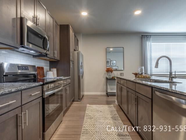 2 BR, 2 BA Apartment 19000 Champion Forest Dr, Spring, TX 77379