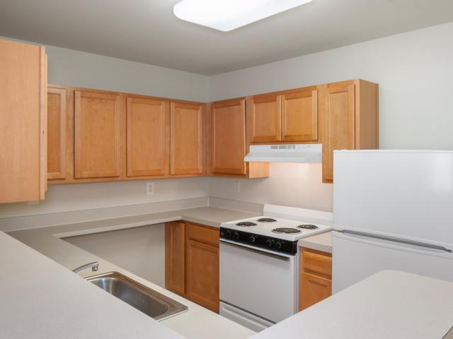 2 BR, 2 BA Apartment 1900 Grove Manor Dr Unit 403, Essex, MD 21221