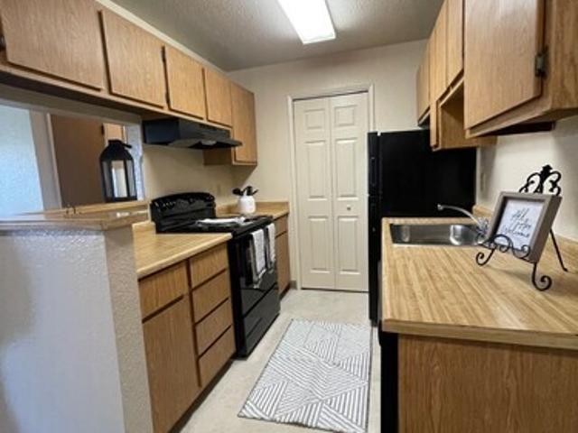 2 BR, 2 BA Apartment 1900 Oakdale Road, Unit 212, Modesto, CA 95355