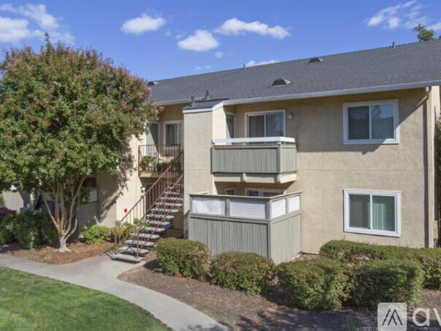 2 BR, 2 BA Apartment 1900 Oakdale Road, Unit 221, Modesto, CA 95355
