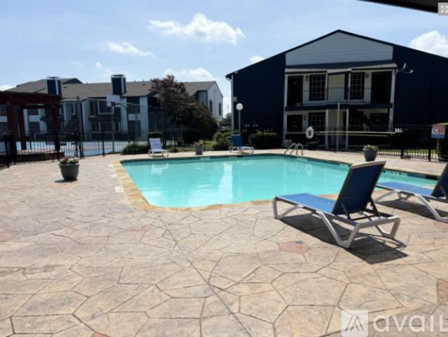 2 BR, 2 BA Apartment 1901 Lakeview Cir, Unit 215, Lewisville, TX 75057