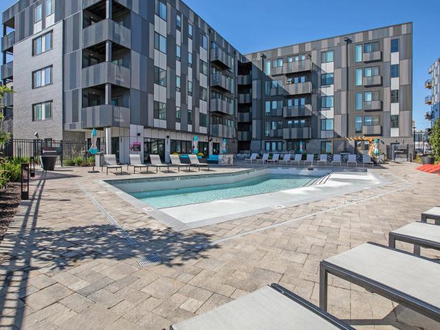 2 BR, 2 BA Apartment 1918 Locust Street Unit 2415, Kansas City, MO 64108