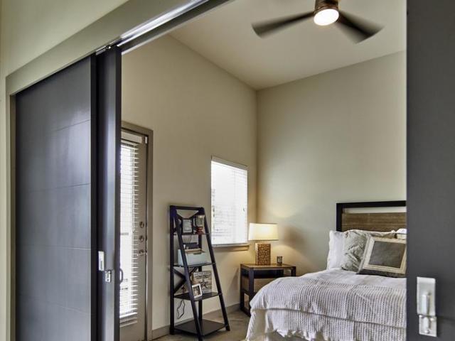 2 BR, 2 BA Apartment 1919 S Akard St, Dallas, TX 75215