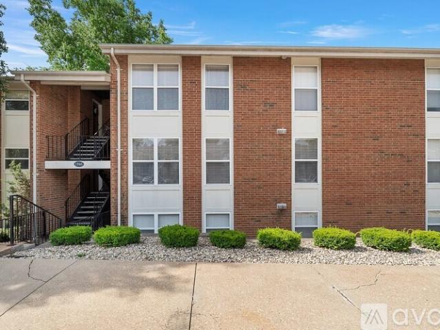 2 BR, 2 BA Apartment 1946 Greenpoint Drive, Unit 202, St. Louis, MO 63122