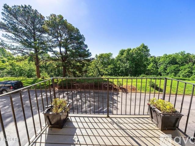 2 BR, 2 BA Apartment 1954 Cherokee Bluff Drive, Unit, Knoxville, TN 37920