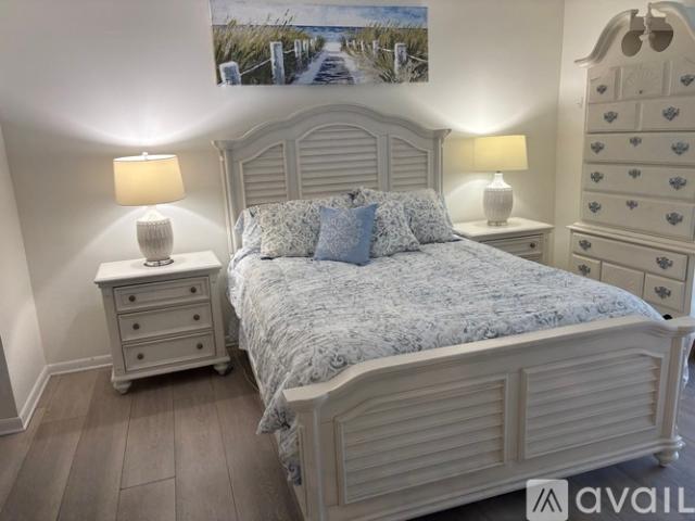 2 BR, 2 BA Apartment 195 Peppermint Ln, Unit 2, Naples, FL 34112
