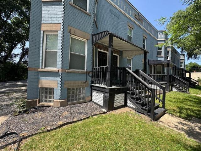 2 BR, 2 BA Apartment 1960 W 65th St, Cleveland, OH 44102