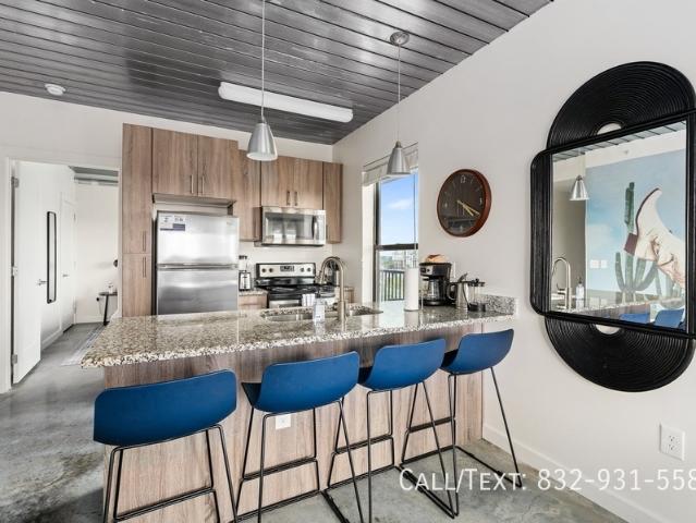 2 BR, 2 BA Apartment 1966 Travis St, Houston, TX 77002