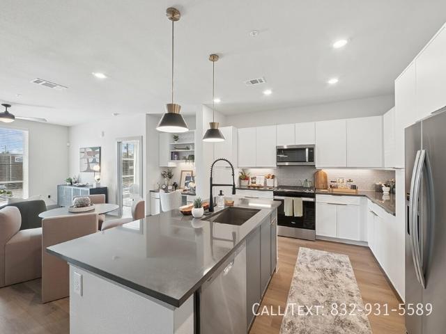 2 BR, 2 BA Apartment 1993 Silver St, Houston, TX 77007